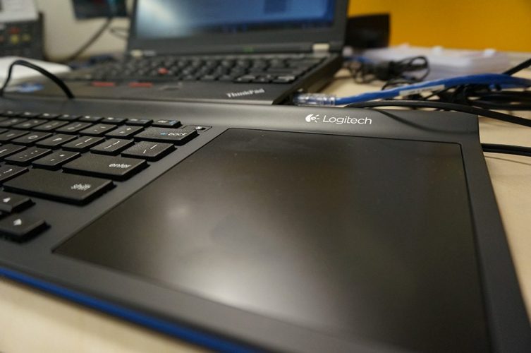 Geek Review Logitech Wireless All In One Keyboard Tk820 Geek Culture