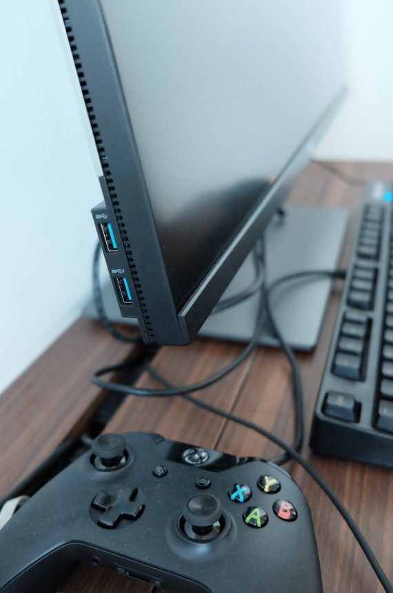 Geek Review: Dell UltraSharp 27 UP2716D Monitor | Geek Culture