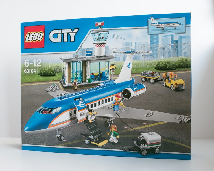 Geek Review: LEGO City Airport Passenger Terminal 60104 | Geek Culture
