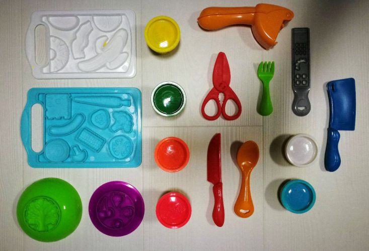 Making Realistic Looking Food With Play-Doh Kitchen Creations | Geek ...