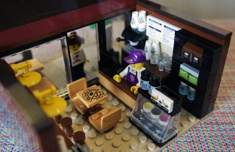 The Coffee Bean & Tea Leaf Cafe Brick Set Fans Will Adore | Geek Culture
