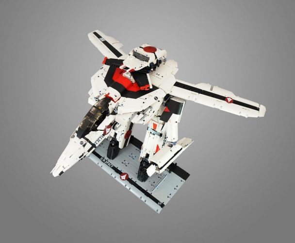 This LEGO Valkyrie Is Possibly The Largest Macross Mecha MOC To Date ...