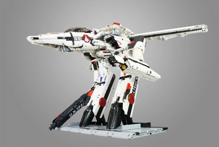This LEGO Valkyrie Is Possibly The Largest Macross Mecha MOC To Date ...