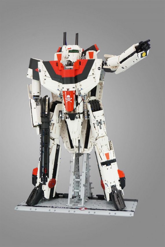 This LEGO Valkyrie Is Possibly The Largest Macross Mecha MOC To Date ...