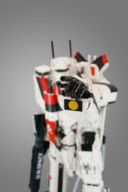 This LEGO Valkyrie Is Possibly The Largest Macross Mecha MOC To Date ...