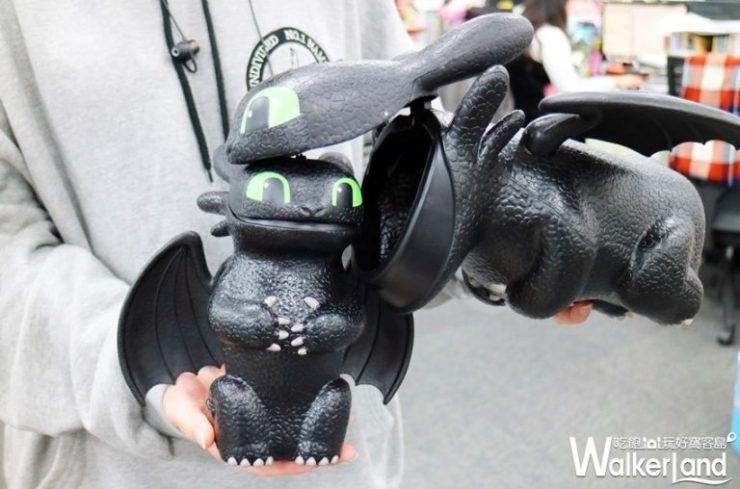 Here's How To Train Your Dragon, With Toothless Popcorn Buckets ...