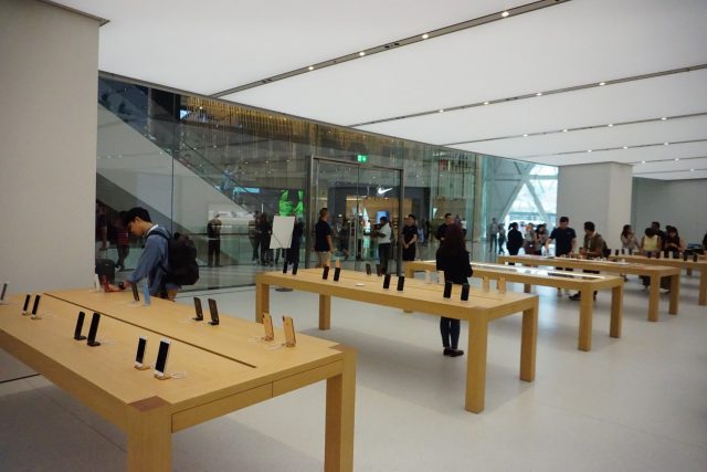 An Early Peek Into The Newest Apple Store At Jewel Changi Airport ...