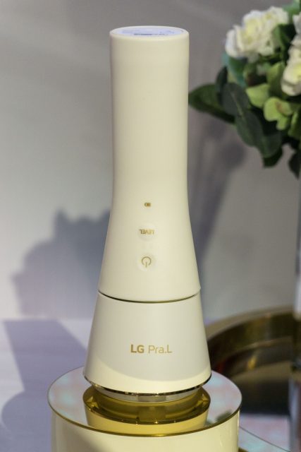 A Hands-On Look At LG's Newest Beauty Product: The LG Pra.L | Geek Culture