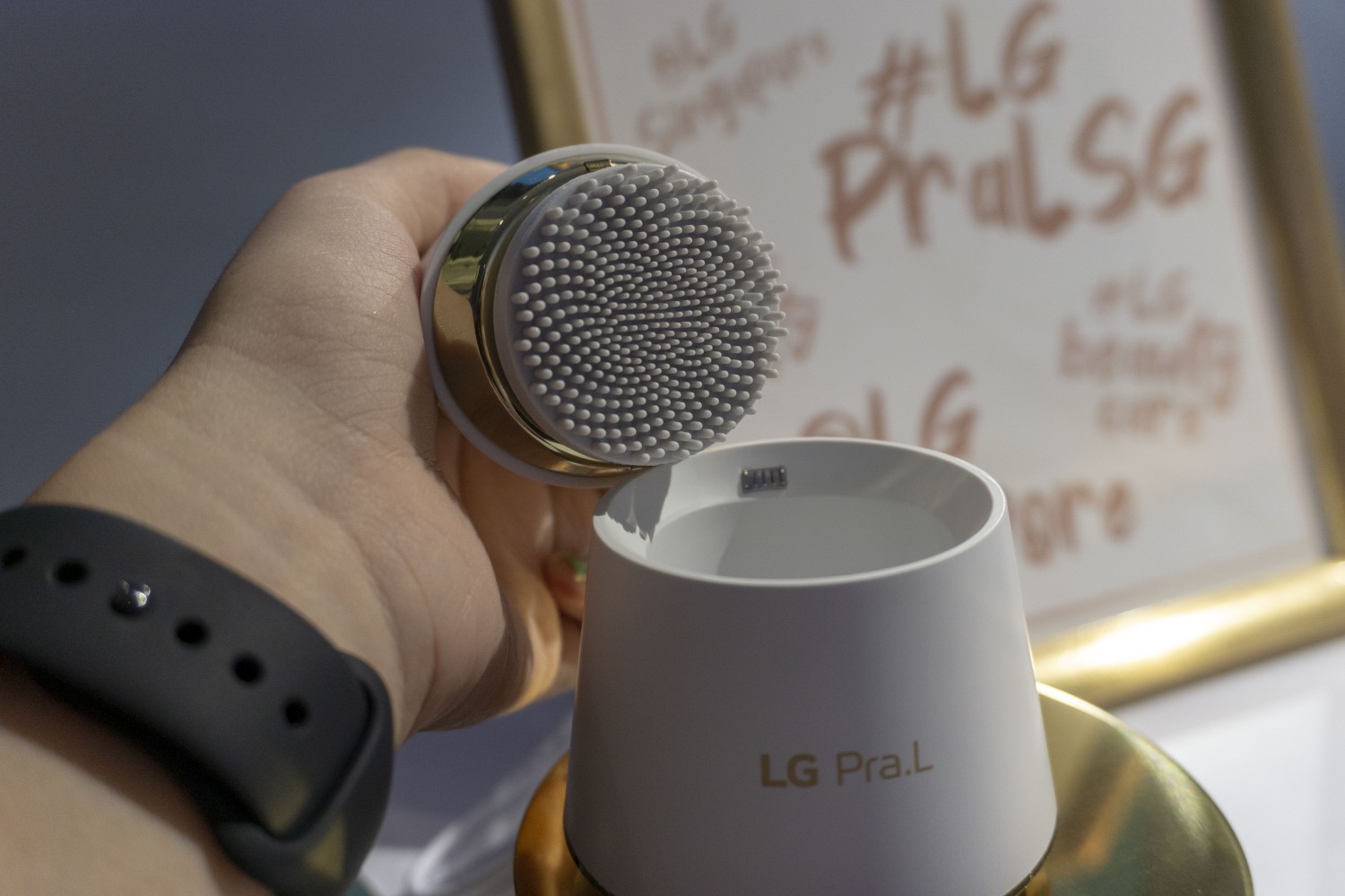 A Hands-On Look At LG's Newest Beauty Product: The LG Pra.L | Geek Culture
