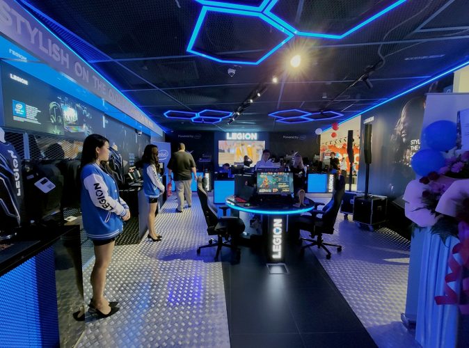 Lenovo Brings Out The Big Guns In New Flagship Store In Singapore ...
