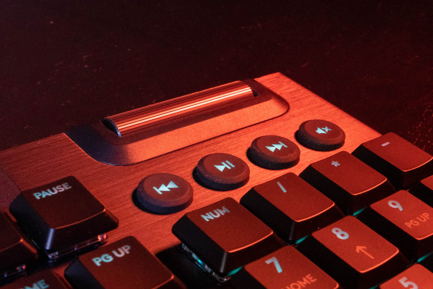 Geek Review: Logitech G915 Lightspeed Wireless RGB Mechanical Keyboard ...