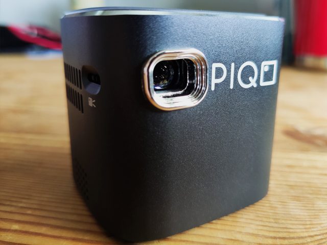 Geek Review: PIQO Smart Mini Projector | Geek Culture