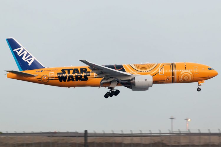 United Airlines Launches Star Wars-Themed Plane, Complete With R2-D2 ...