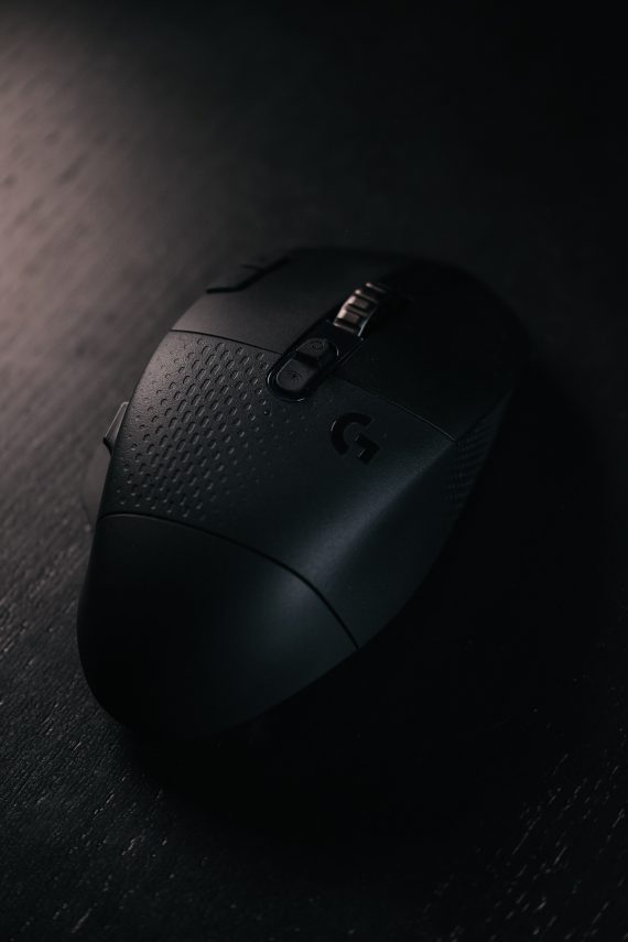 Geek Review: Logitech G604 Lightspeed Wireless Gaming Mouse | Geek Culture
