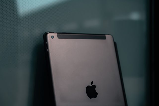 Geek Review: Apple iPad 10.2 (2019) | Geek Culture