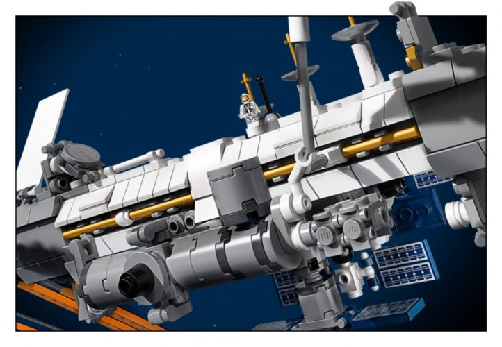 The LEGO Ideas 21321 International Space Station With Rotating Panels ...