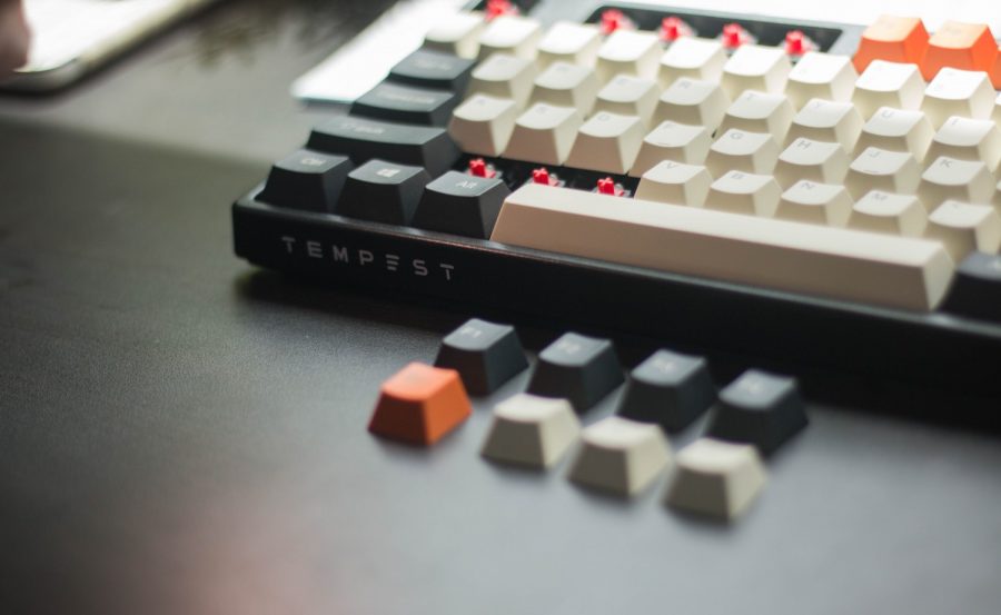 Geek Review: Tempest Kirin Wireless Mechanical Keyboard | Geek Culture