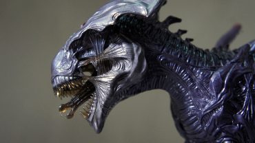 Geek Review: Rebor Broodlord X-Rex Metallic Variant Figurine (1/35 ...