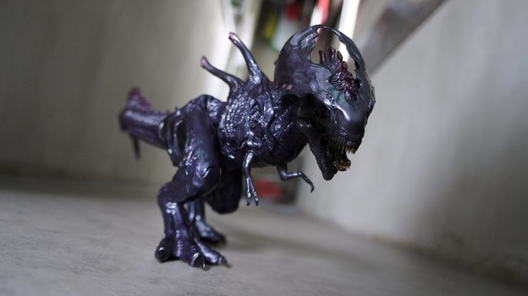 Geek Review: Rebor Broodlord X-Rex Metallic Variant Figurine (1/35 ...