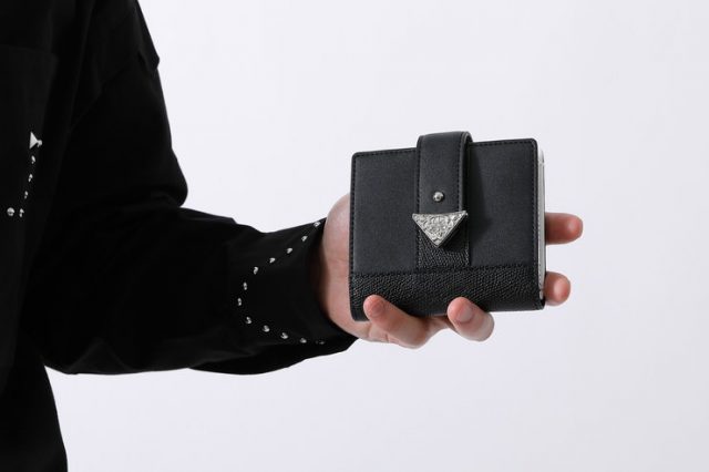 Official Death Note Wristwatch Lets You Put Secret Messages Inside ...