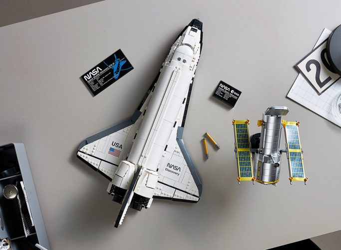 LEGO 10283 Creator Expert NASA Space Shuttle Discovery Is Blasting Off ...