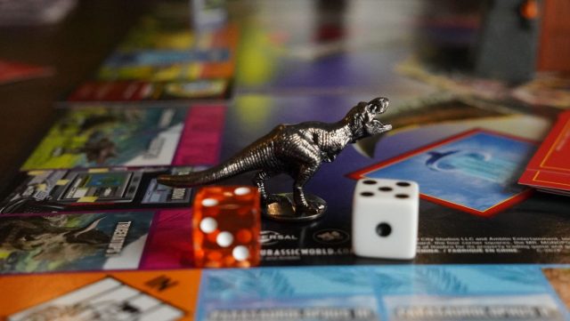 Unboxing & Playing Hasbro’s Jurassic Park Themed Monopoly Set | Geek ...