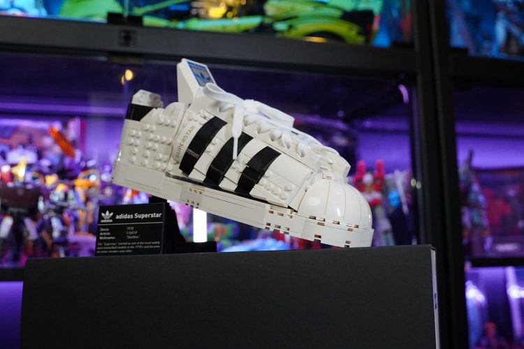 Geek Unboxing: Bringing The LEGO 10282 Adidas Originals Superstar To ...