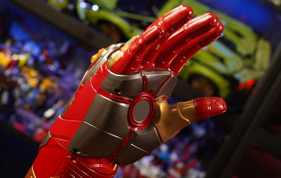 Unboxing Hasbro’s Marvel Legends Series Iron Man Nano Gauntlet | Geek ...