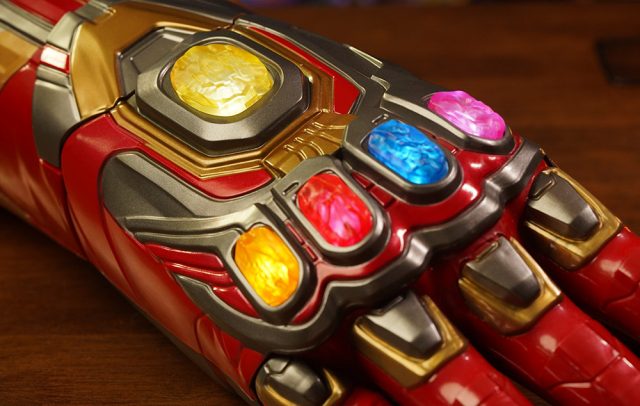 Unboxing Hasbro’s Marvel Legends Series Iron Man Nano Gauntlet | Geek ...