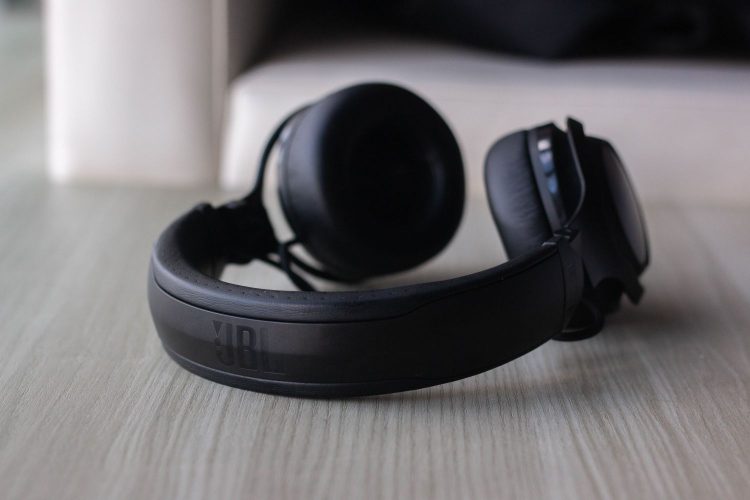 Geek Review: JBL Club 700BT Wireless Headphones | Geek Culture