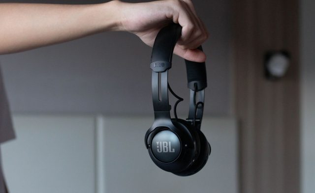 Geek Review: JBL Club 700BT Wireless Headphones | Geek Culture