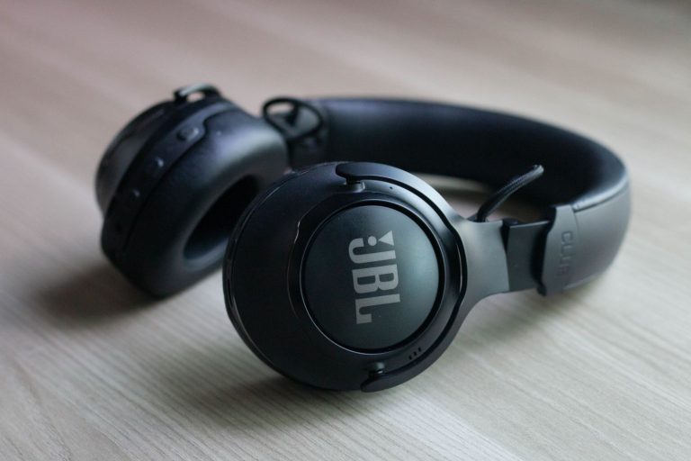 Geek Review: JBL Club 700BT Wireless Headphones | Geek Culture