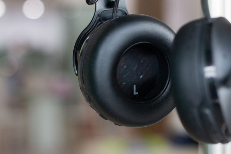 Geek Review: JBL Club 700BT Wireless Headphones | Geek Culture