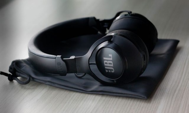Geek Review: JBL Club 700BT Wireless Headphones | Geek Culture