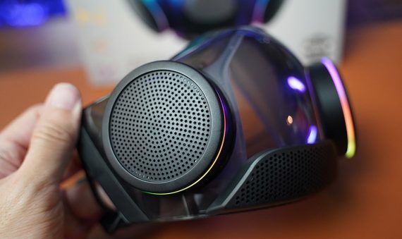 Geek Review: Razer Zephyr RGB Wearable Air Purifier | Geek Culture