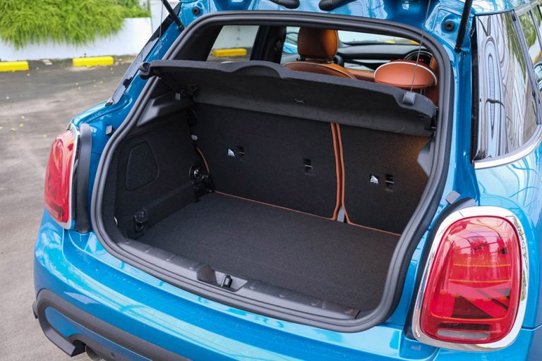 Geek Review: MINI One 5-Door 2021 (Facelift) | Geek Culture
