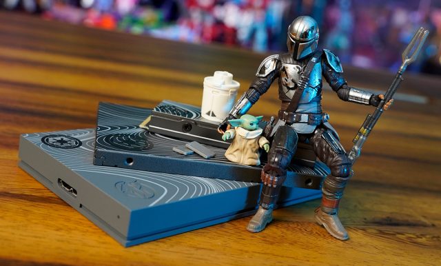 Unboxing & First Looks: Star Wars The Mandalorian Beskar Ingot Seagate ...