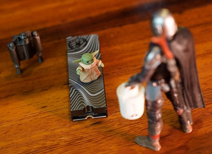 Unboxing & First Looks: Star Wars The Mandalorian Beskar Ingot Seagate ...