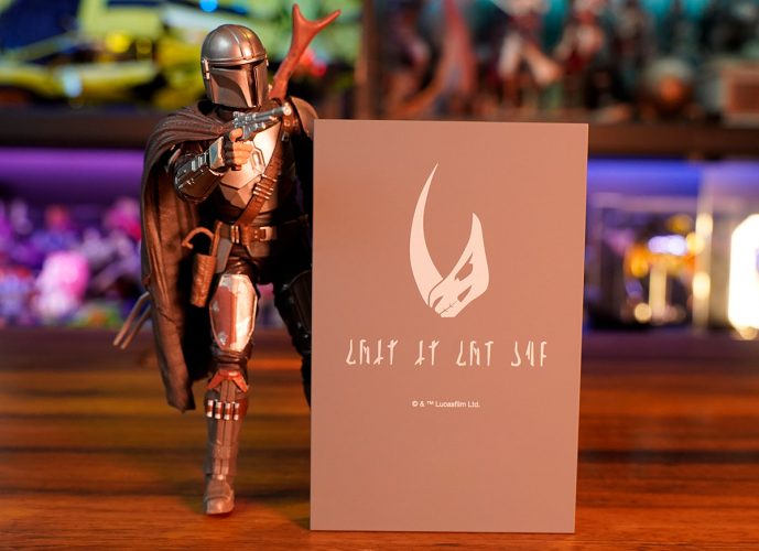 Unboxing & First Looks: Star Wars The Mandalorian Beskar Ingot Seagate ...