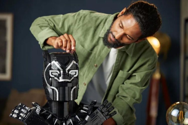 LEGO Unveils 2,961-Piece Black Panther "Wakanda Forever" Life-Size Bust ...