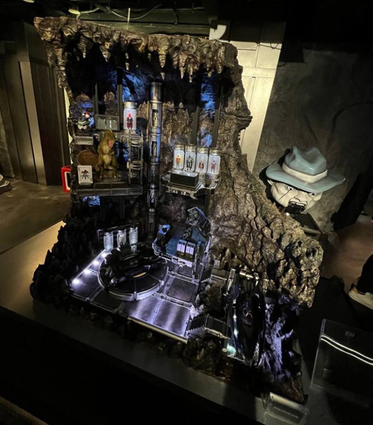 Build Your Own Massive Modular Batcave With XM Studios' 1:30 Scale Diorama | Geek Culture