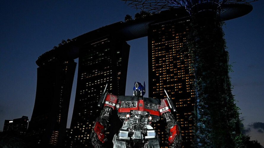 Transformers Fans Rolled Out To Unveil Life-Size Optimus Prime ...