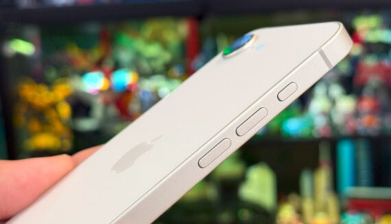 Apple iPhone 16e - Review | Geek Culture