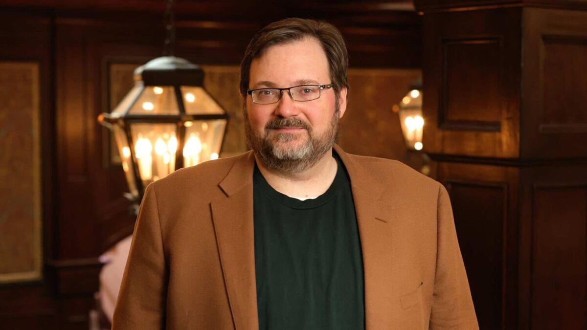 Brandon Sanderson's 'Cosmere' Fantasy Novels Set For Film & Apple TV ...