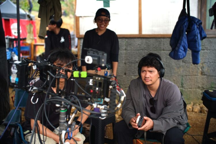 ‘The Raid’ Star And First-Time Director Iko Uwais Choreographed Fight ...