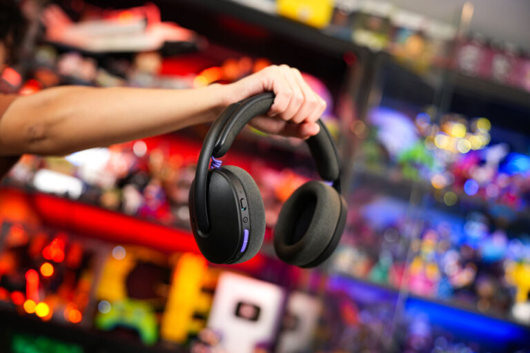 Logitech G325 Lightspeed Wireless Gaming Headset – Review | Geek Culture
